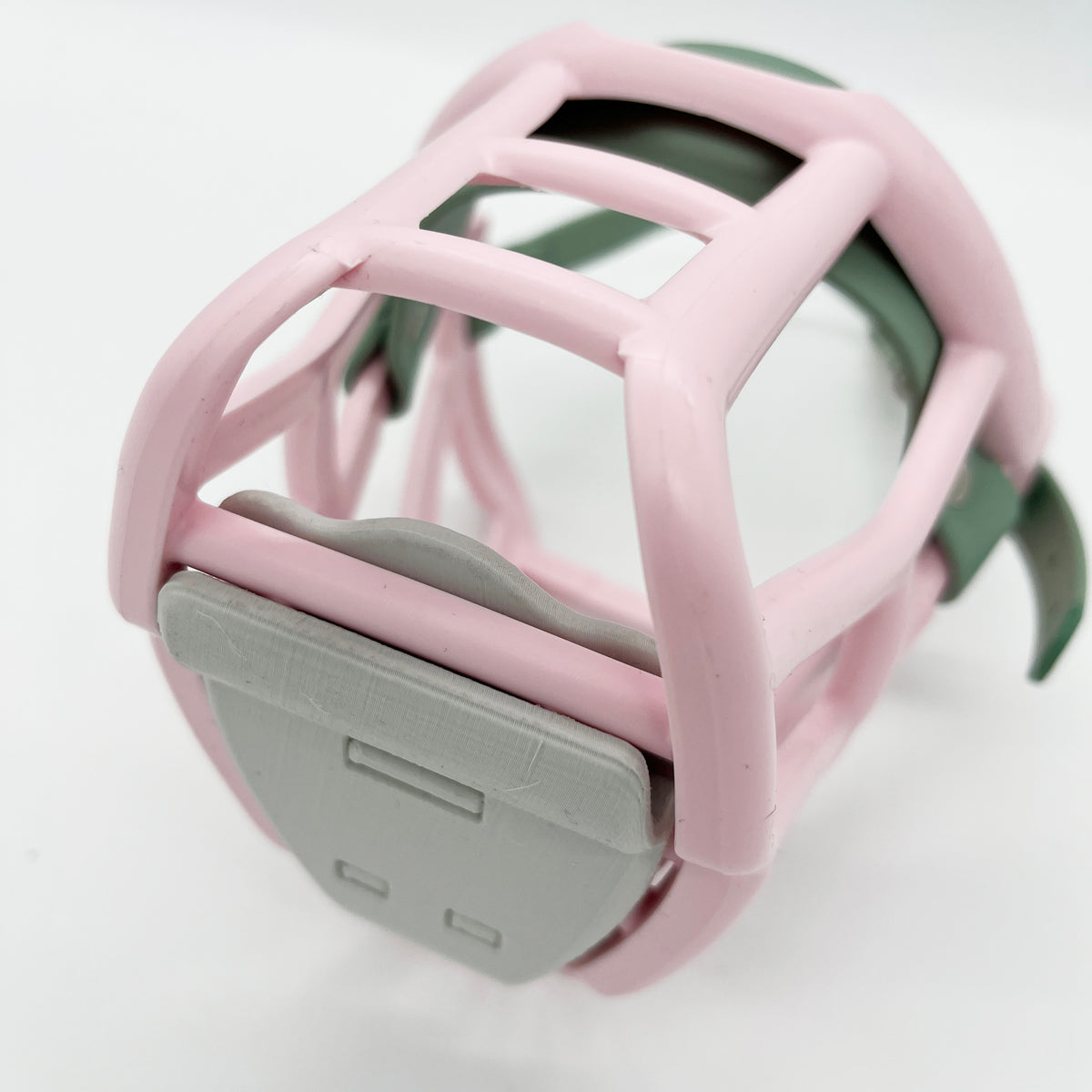 Extra-secure scavenger guard– The Muzzle Movement